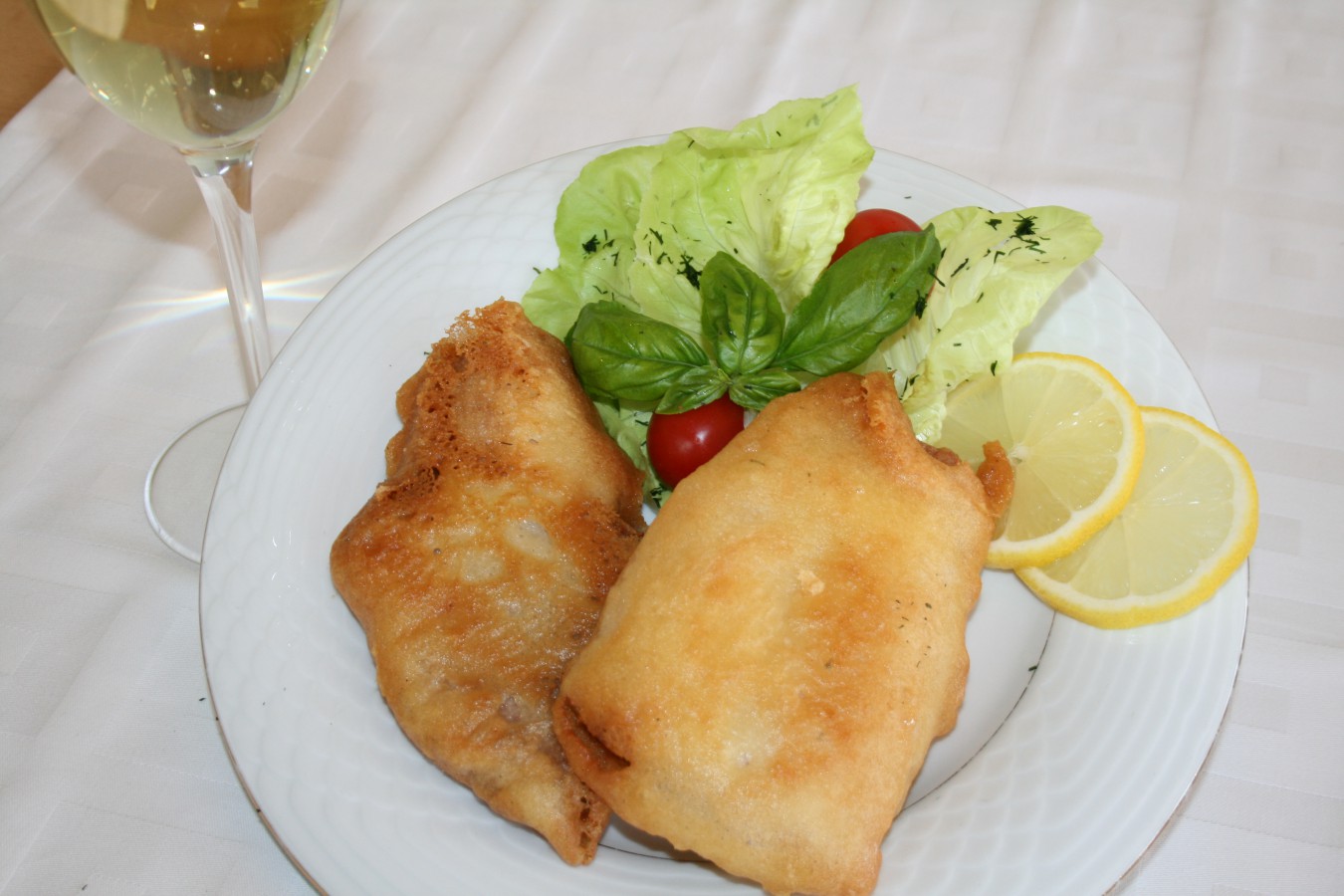Welsfilet in Weinbackteig - Regionale Rezepte